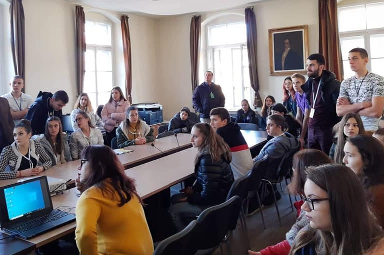 Нашите класове НАЦИОНАЛНА АПРИЛОВСКА ГИМНАЗИЯ